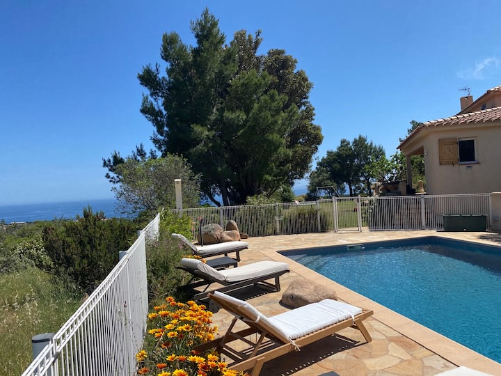 Belle Villa Dominant La Mer Avec Piscine Chauffée - Santa Giulia