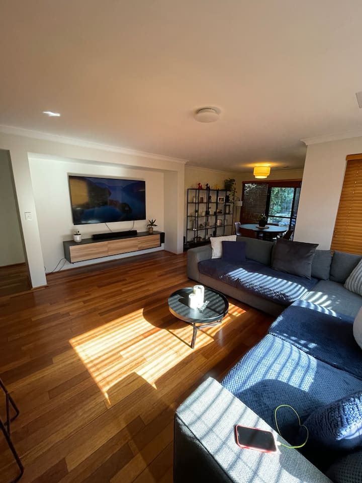 Modern, Clean & Comfortable Room - Perth