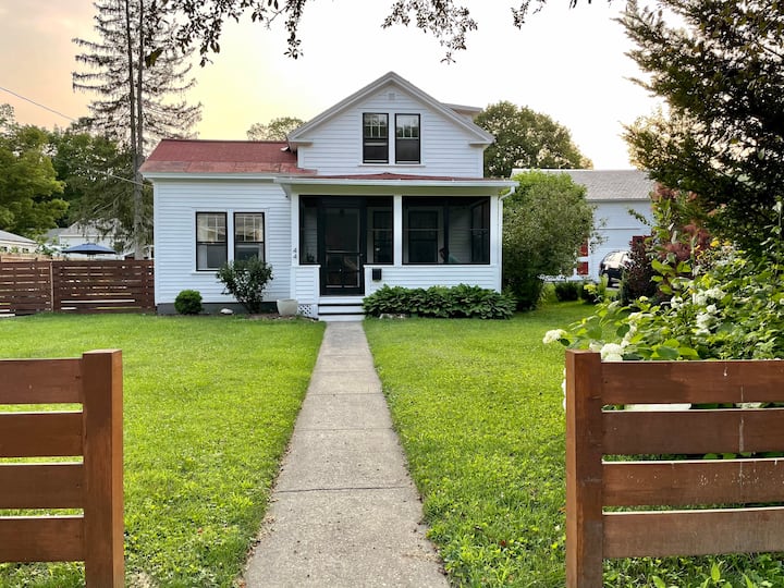 Bungalow In Downtown Brattleboro - Brattleboro, VT
