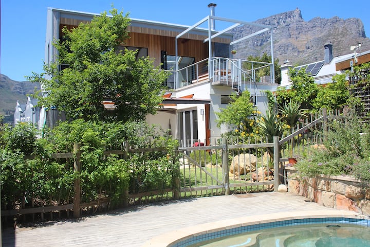 Stylish Family Home, 3 Bedrooms - Le Cap