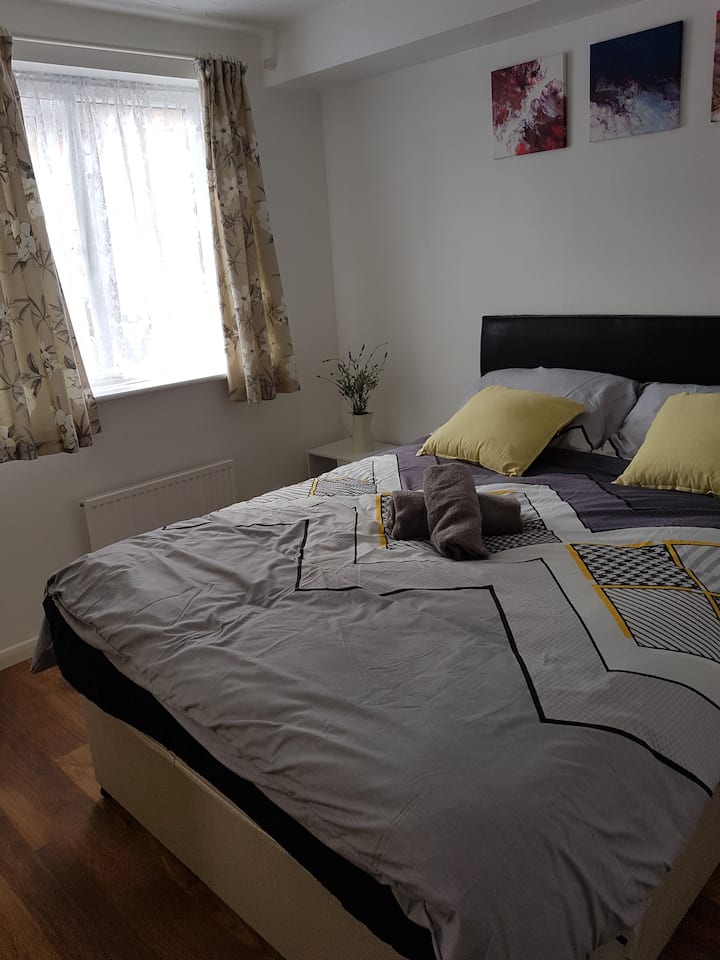 Snooze & Stay In A Cosy Double Bedroom - Woolwich