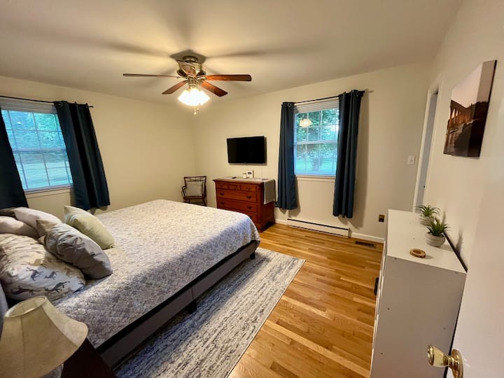 Cozy, Rural Pet Friendly Room - Petersburg, VA