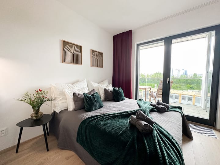 Real Living By Refa - Balcony Retreat - Prague