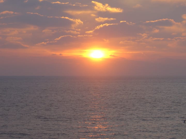 Stunning Seafront Apartment With Free Parking - Eastbourne