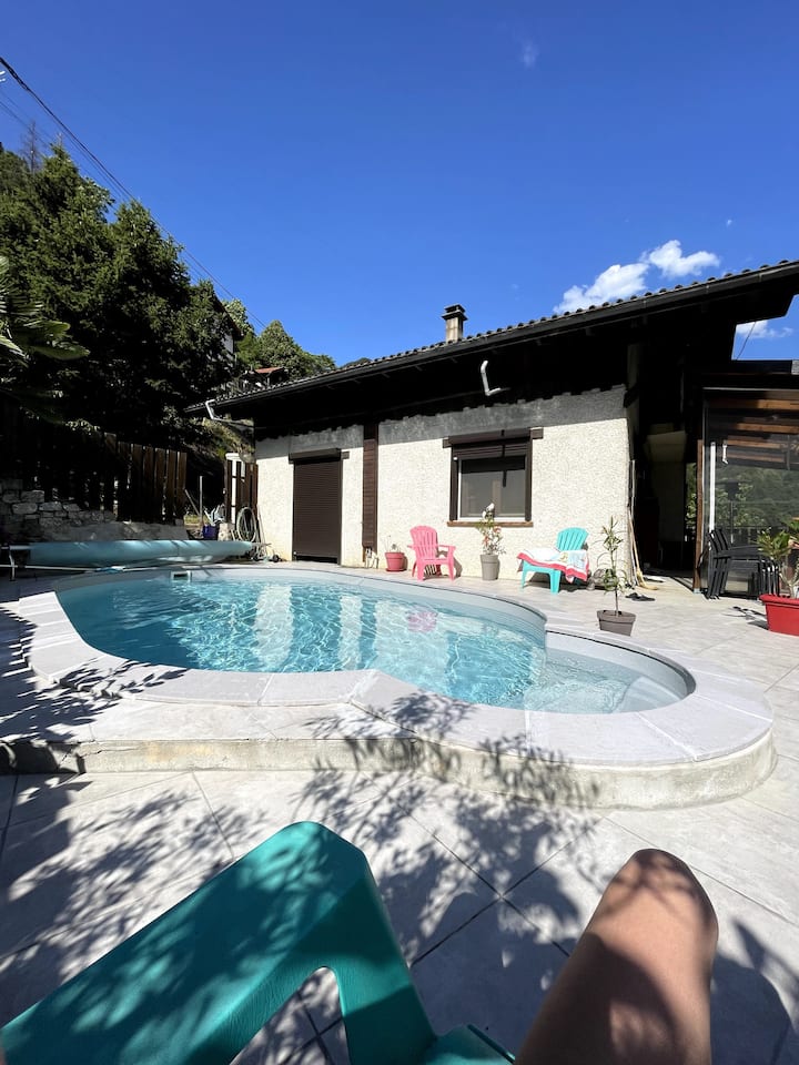 Chambre Sud Piscine Terrasse Et Garage Pour Moto. - Moutiers