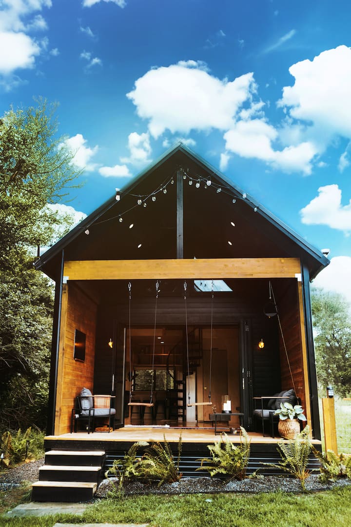 Evergreen Tiny Cabin & Mini Farm - Puyallup, WA