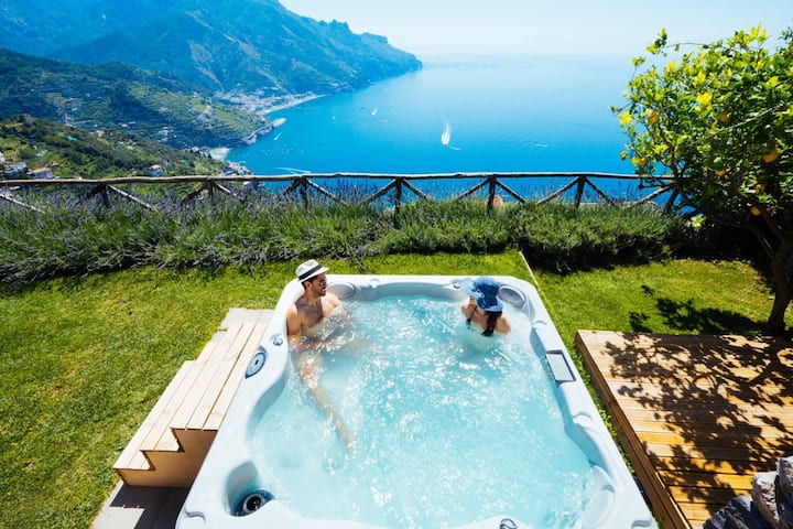 Seaview Villa Gardens & Jacuzzi - Province of Salerno