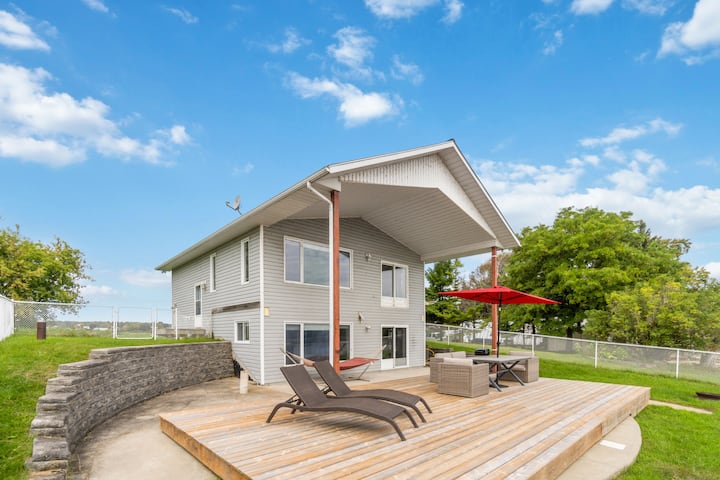 Private Modern St Lawrence River House - Prescott