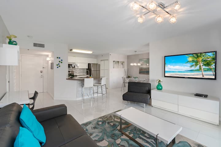 5-504 The Yacht Club Aventura Luxe Pool View 1b/1b - Aventura, FL