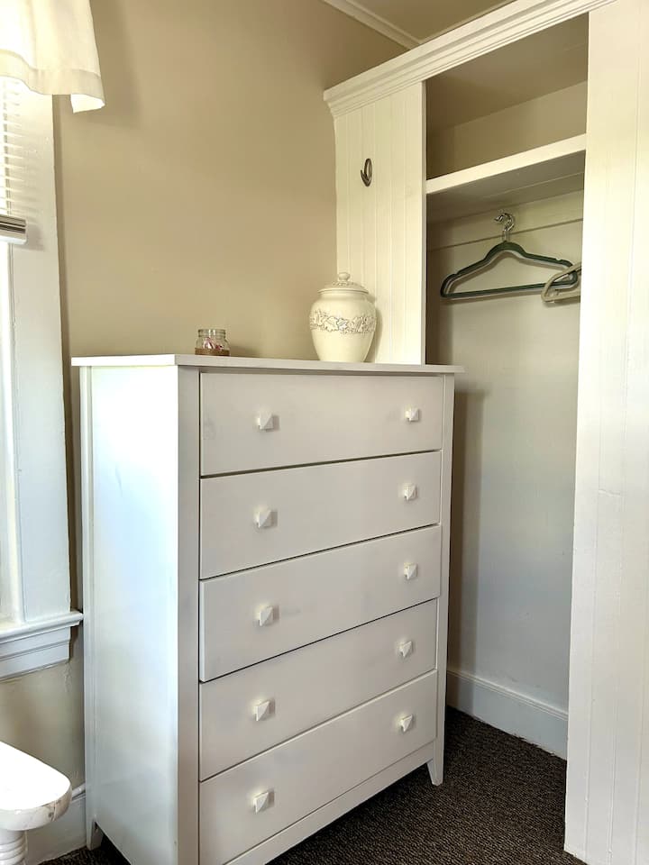 Bath Avenue- Room 20 - Bradley Beach, NJ