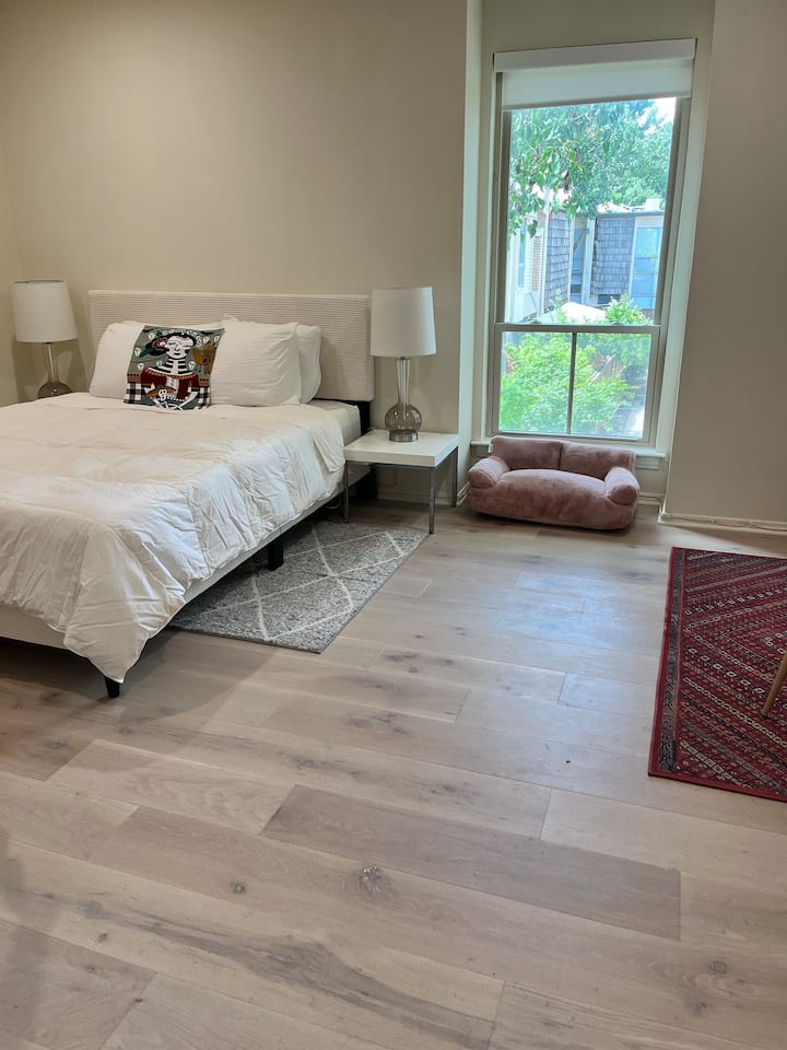 Charming Condo In Oaklawn - Dallas, TX