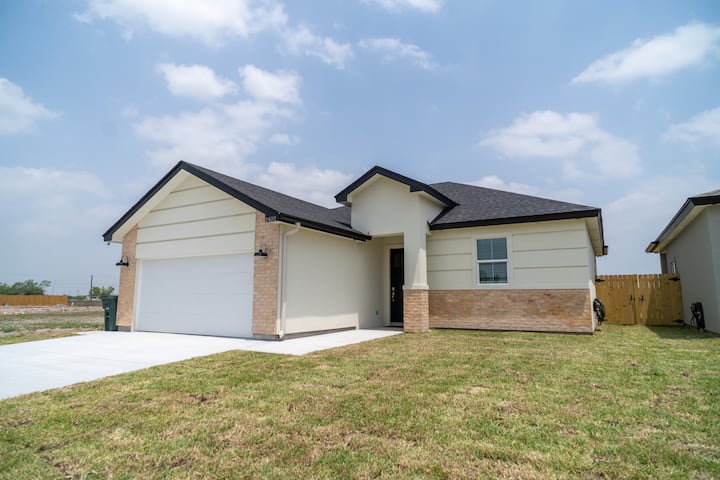 2402 3/2 New Home Medical District - Harlingen, TX