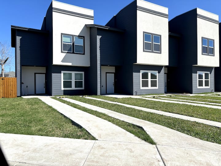 2bd Townhouse Near Spacex - 布朗斯維爾