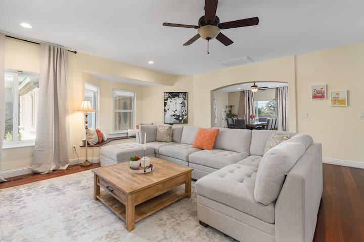Spacious Upscale Home In Central Reno - Reno, NV