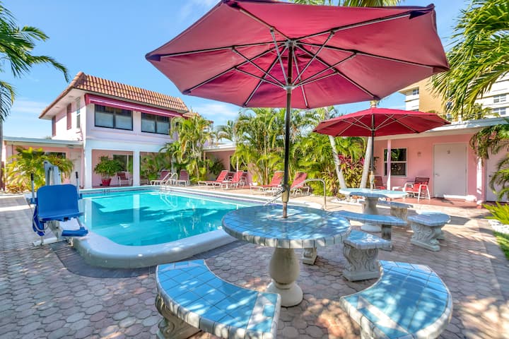 Seahorse Guesthouse Queen Studio #6 - Pompano Beach, FL