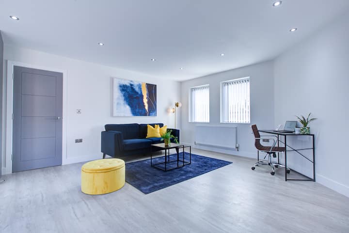 Uxbridge | Family-3 Bed | On-site Car Park - Uxbridge