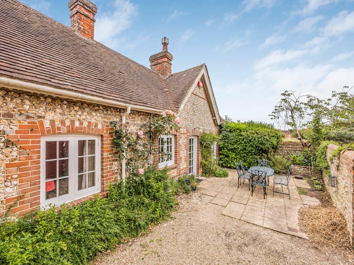 Charming Cottage  With Amazing Views | Passthekeys - Chichester