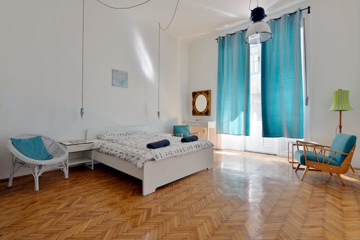 Prime Location With Free Parking - 2 Bedrooms - Budapest