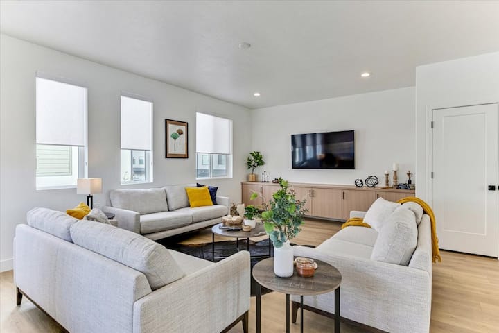 No Chores - Pet Friendly Townhome Near Ski Resorts - Lehi, UT
