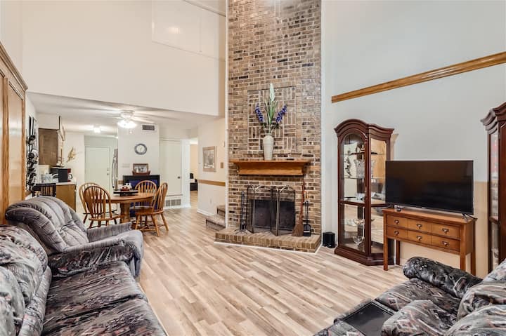 Spacious Pet-friendly Retreat W/ Office Amenities - McKinney, TX