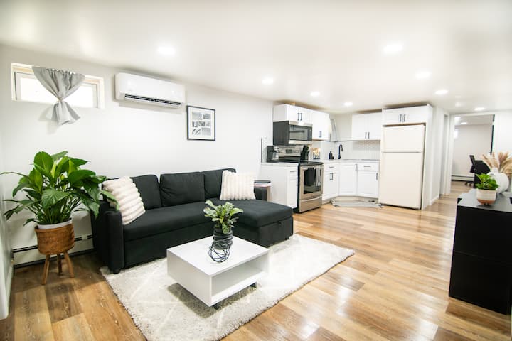 Modern 2br & Beautiful Yard Mins From Ewr Newark - Newark, NJ
