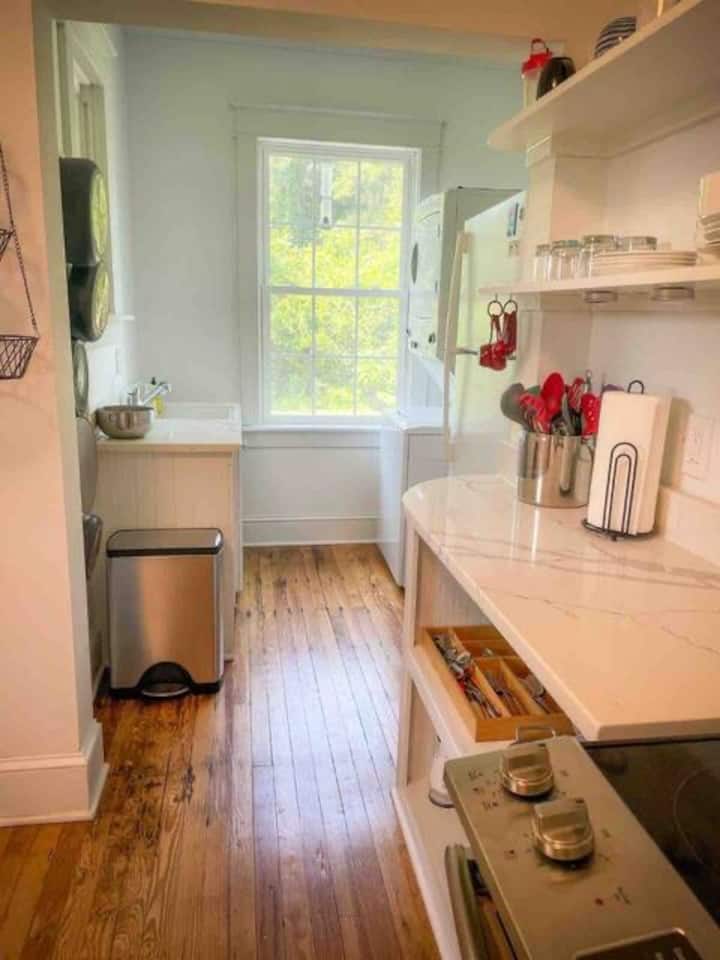 Downtown Irvington Cottage W/ Porch! - Belle Isle State Park, Lancaster