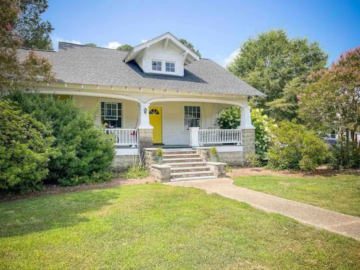 Downtown Irvington Cottage W/ Porch! - Kilmarnock, VA