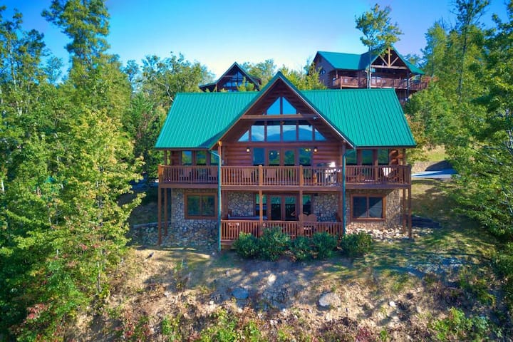 The Summit Lodge - Gatlinburg, TN