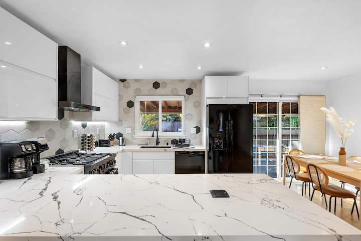 New Trendy 3bd/2ba&gr8 Amenities - Pittsburg, CA