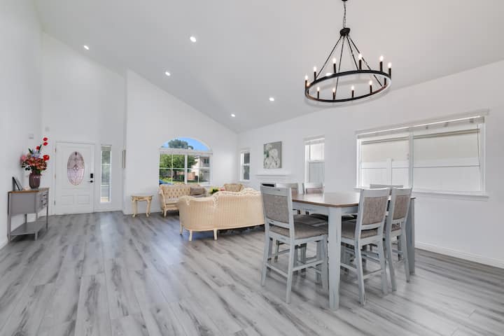 Cozy House In Gated Community - Chino, CA