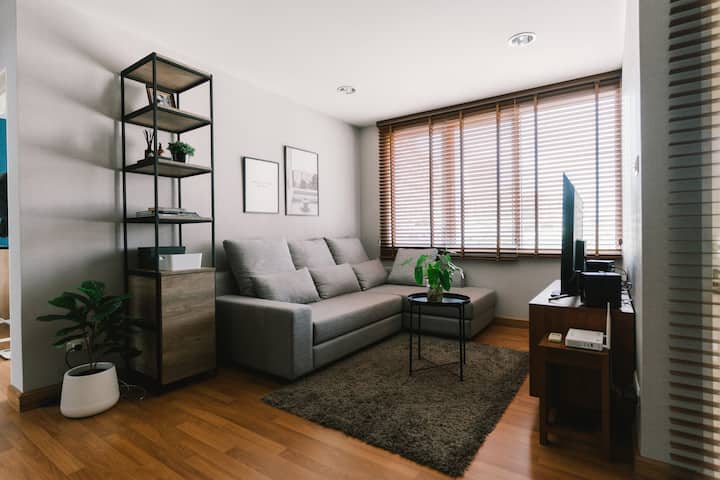 Relax & Work: Peaceful Bangkok Retreat By Bts Ari - Bangkok