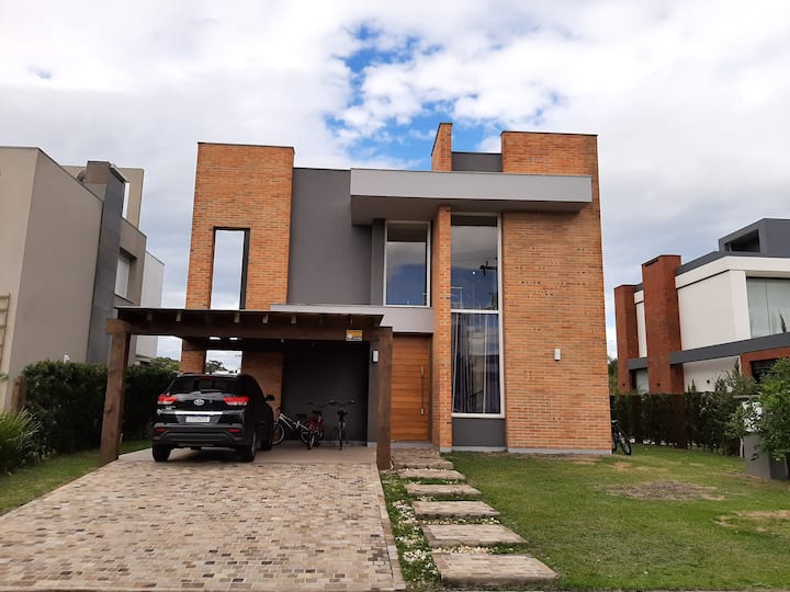 Casa Beira Lago Cond. Malibu. Pisc. Aquecida - Xangri-lá