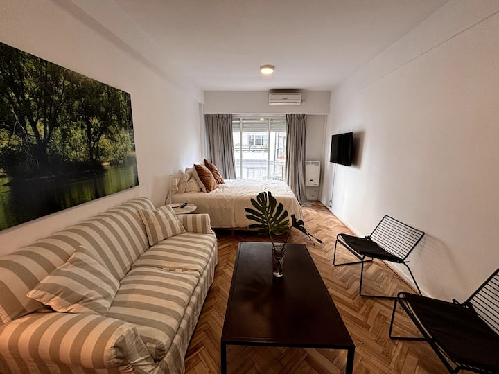 Luminoso Estudio En Recoleta - Argentina