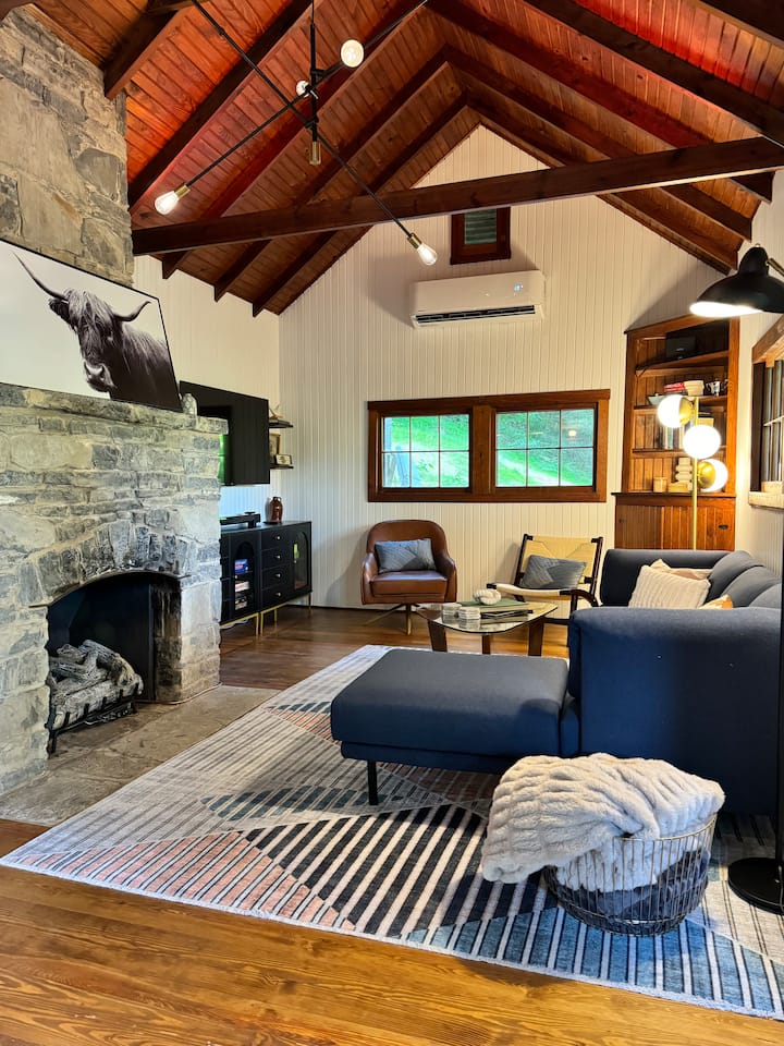 Tranquil Shenandoah Riverfront Cabin For Couples - Rileyville, VA