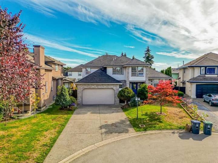 Your Cozy Escape - 2 Bedrooms - Surrey