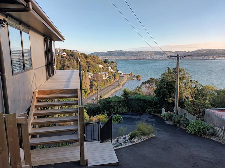 Warm, Modern Couples Pad With Dazzling Water View - Dunedin