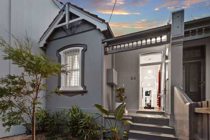 Designer Home W/ Urban Aesthetic - Camperdown