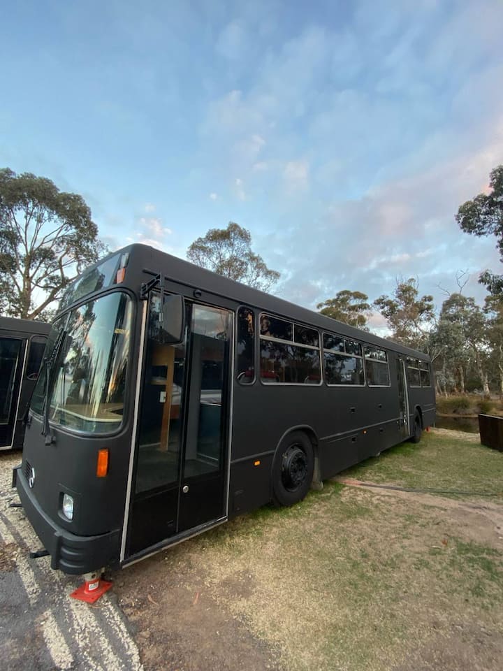 Retro Bus With Bathroom (Bus 2) - Stawell