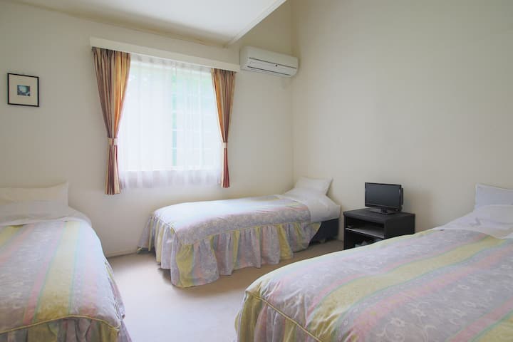 【A White Guesthouse In The Forest】no Meals/5ppl - Mount Fuji