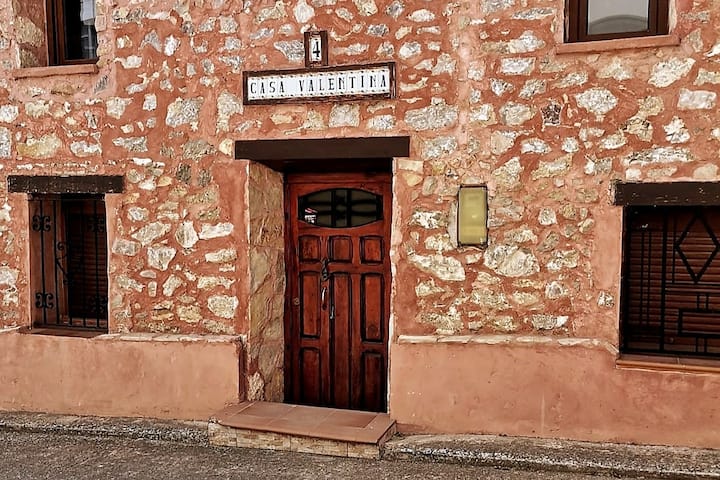 Antigua Casa De Pueblo En Gea De Albarracin - Cella