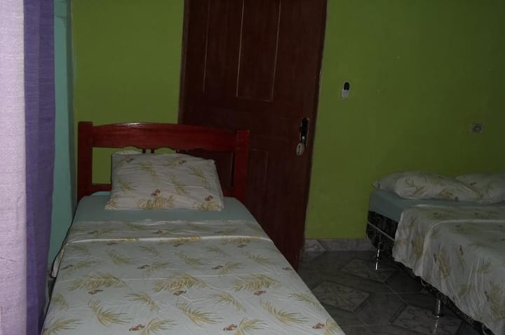 Quarto Quadruplo,1 Cama Casal,2 Camas Solteiro - Carolina, Brazil