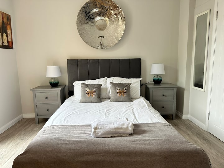 Studio 4- Dedworth Road, Windsor - Slough