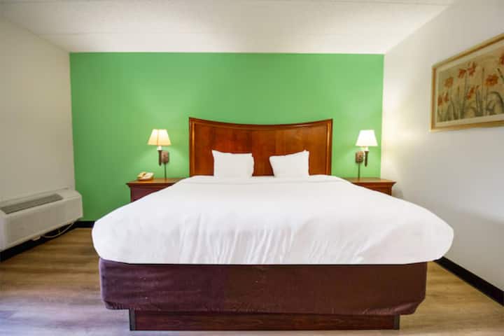 Executive Suite With Kitchenette - Tulsa, OK