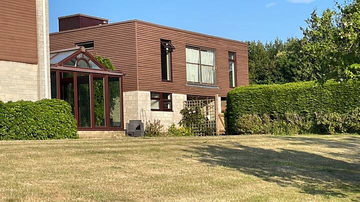 A Contemporary & Fun Guest House - Devizes