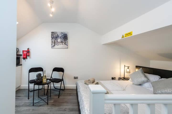 Five Seasons Winter Studio In Liverpool - Liverpool