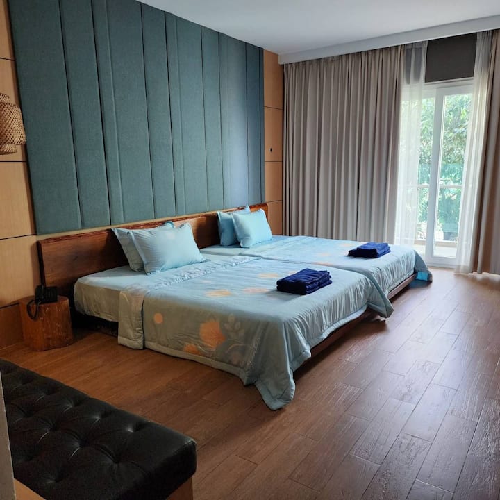 Riverside Family Deluxe Room Partial River View - 金邊