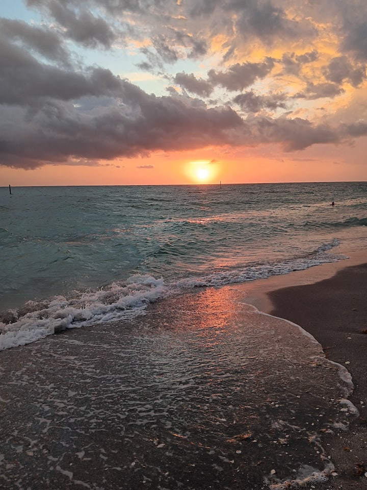 Little Pinky - Englewood Beach, Englewood