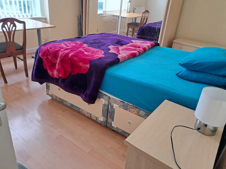 Large Comfy Room With Work Desk - 格拉斯哥