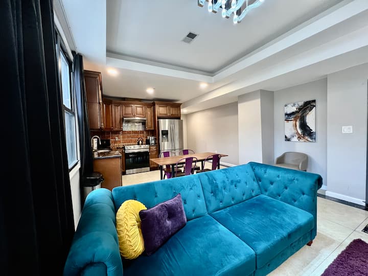 Funky & Bright 4 Bed Apt In Prime Location! - Philadelphia, PA