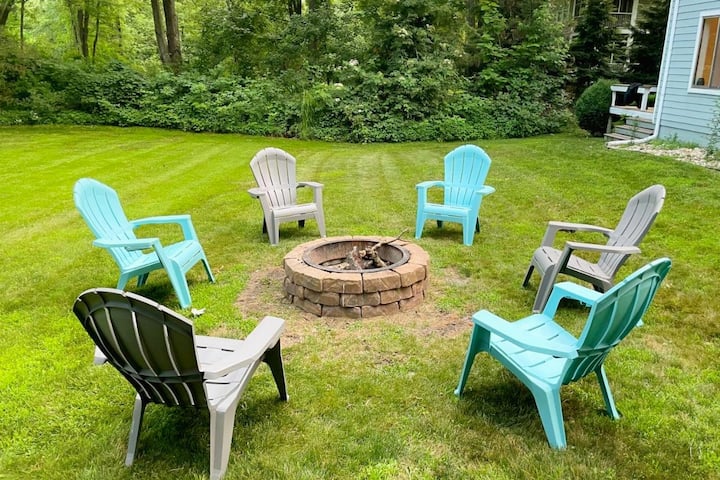 Lounging At Lakewood In Southwest Michigan - Stevensville, MI